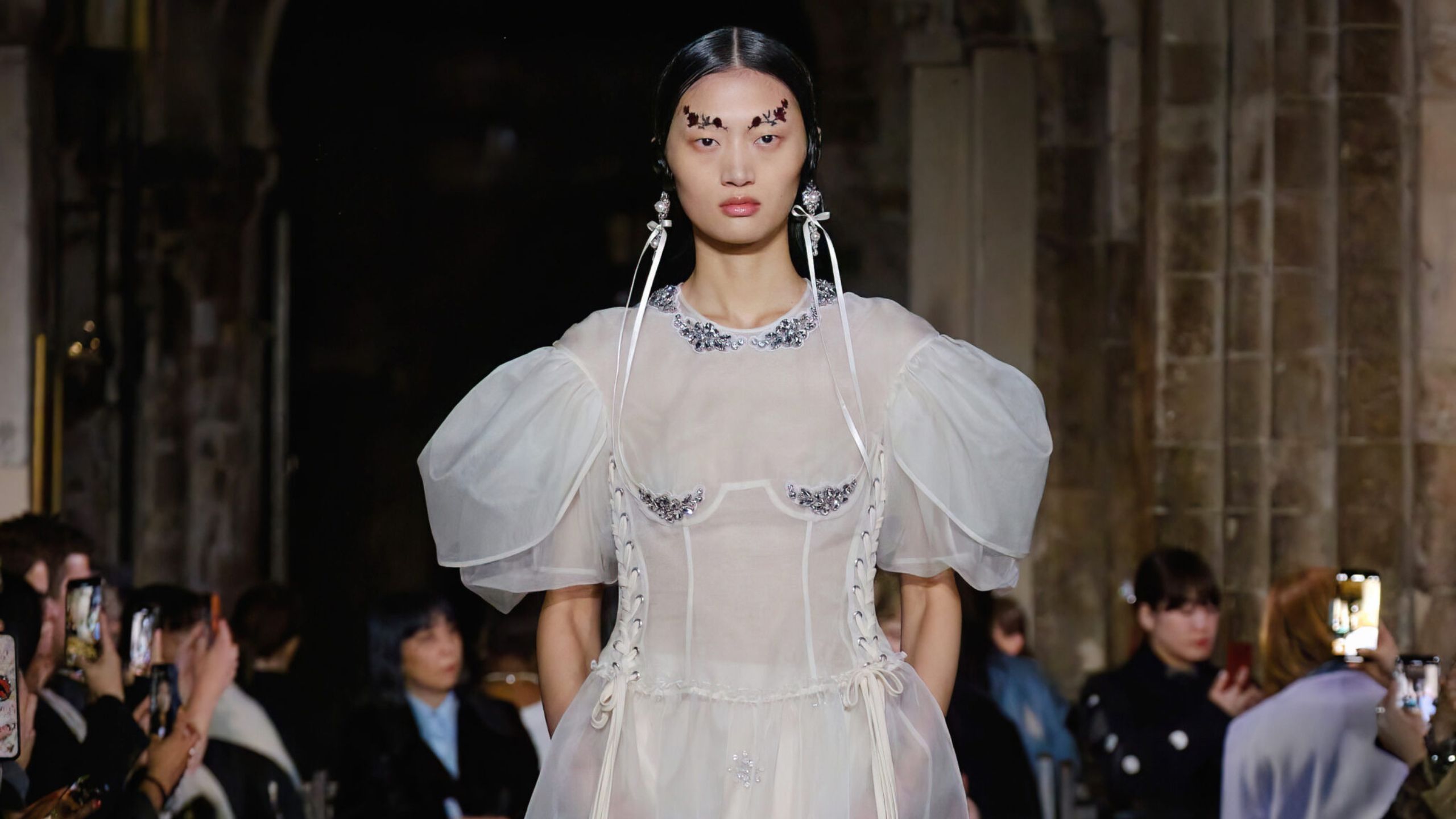 LFW: Simone Rocha And The Victorian Wake. Queen Of Arts