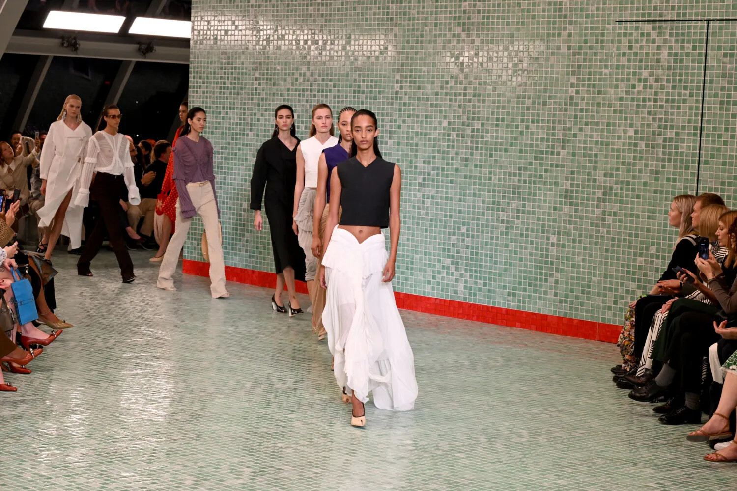 NYFW: Tory Burch Has “It” As Alexa Chung And Her Reva Ballet Flat Make ...