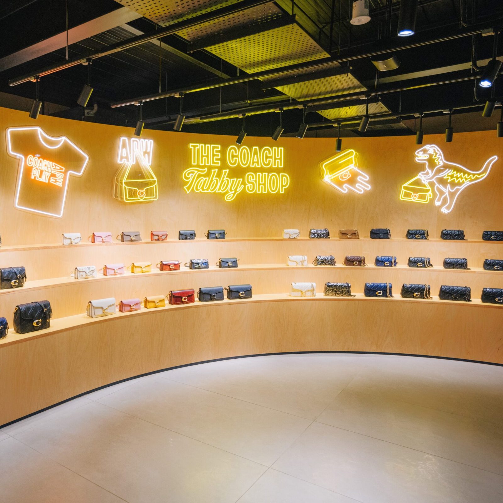 Coach Play APW: Where the Art of Printing Meets Leathercrafts