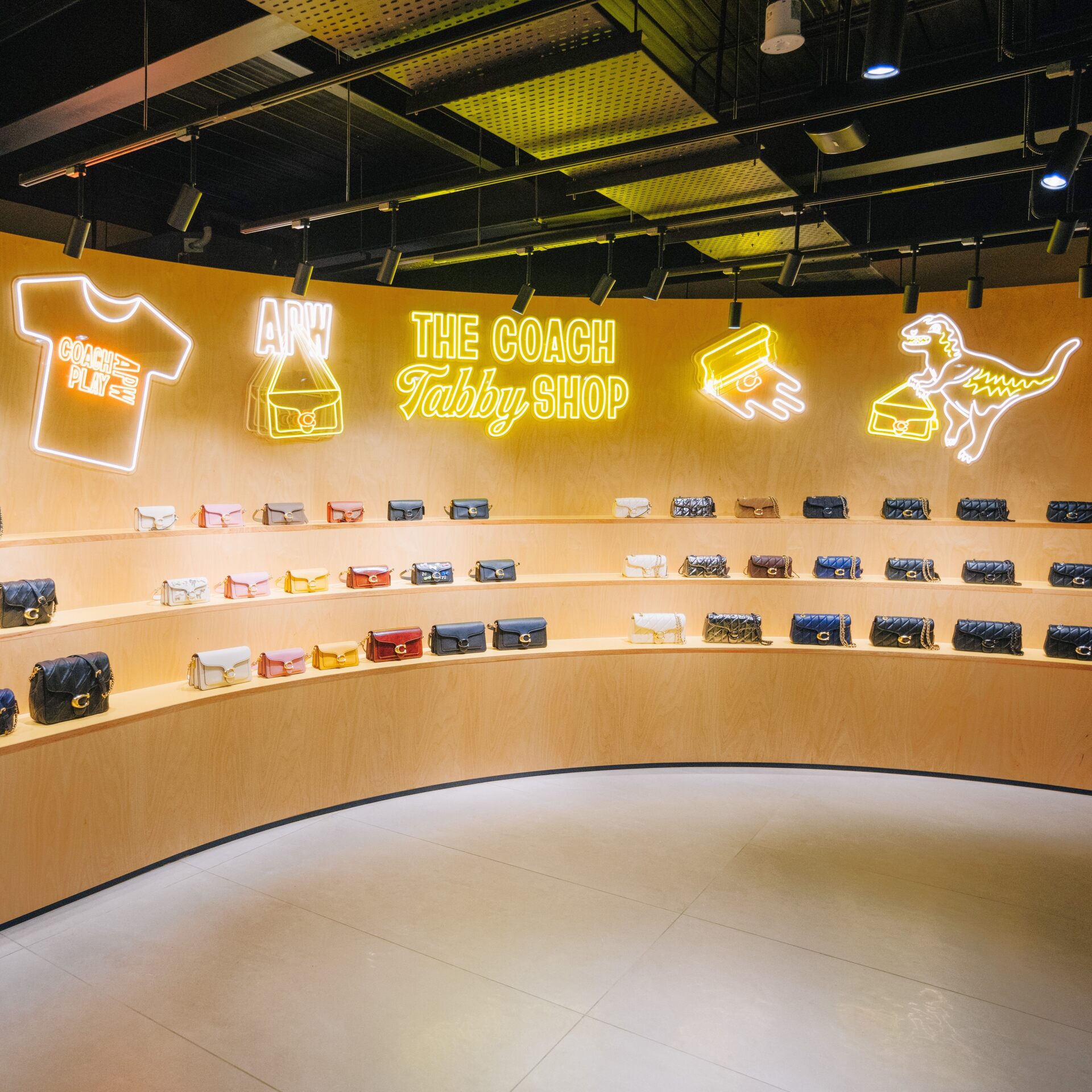 Coach Play APW: Where the Art of Printing Meets Leathercrafts